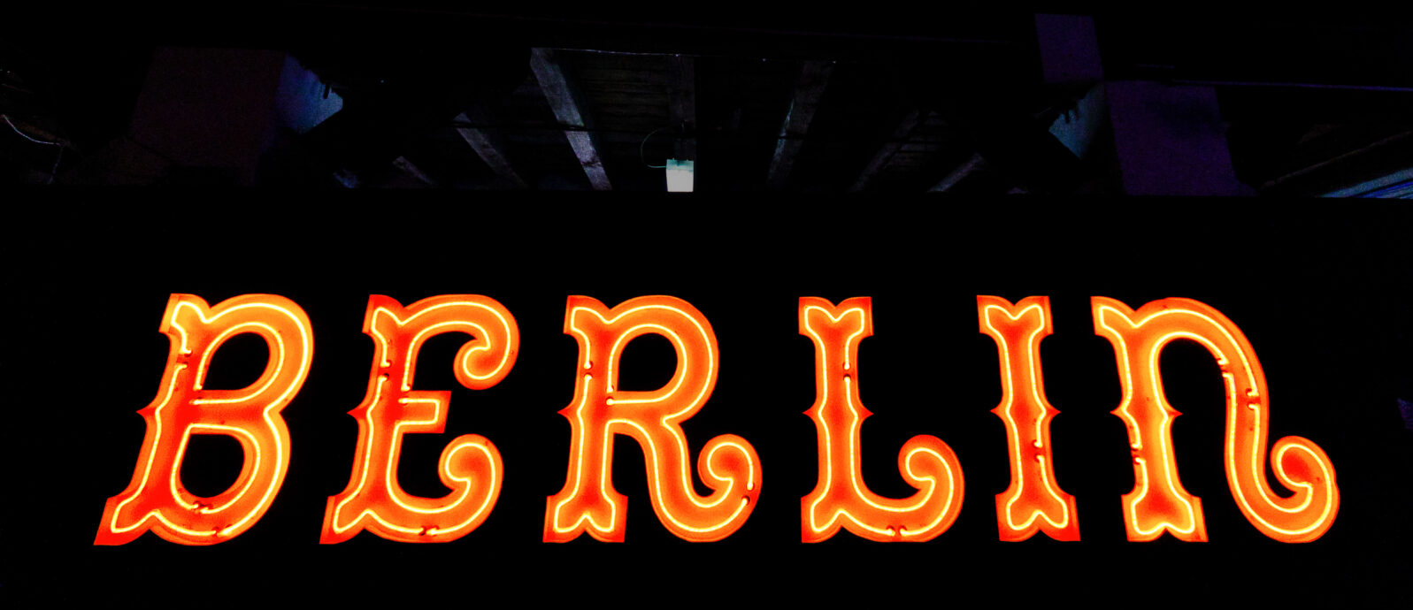 The Three Lives of Warsaw’s Neon - Hidden Compass